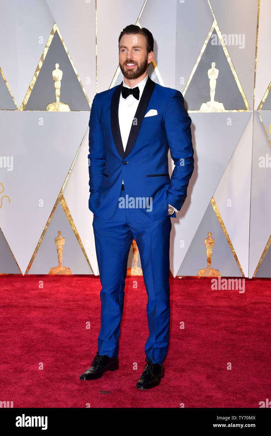 Actor Chris Evans arrives on the red carpet for the 89th annual Academy ...