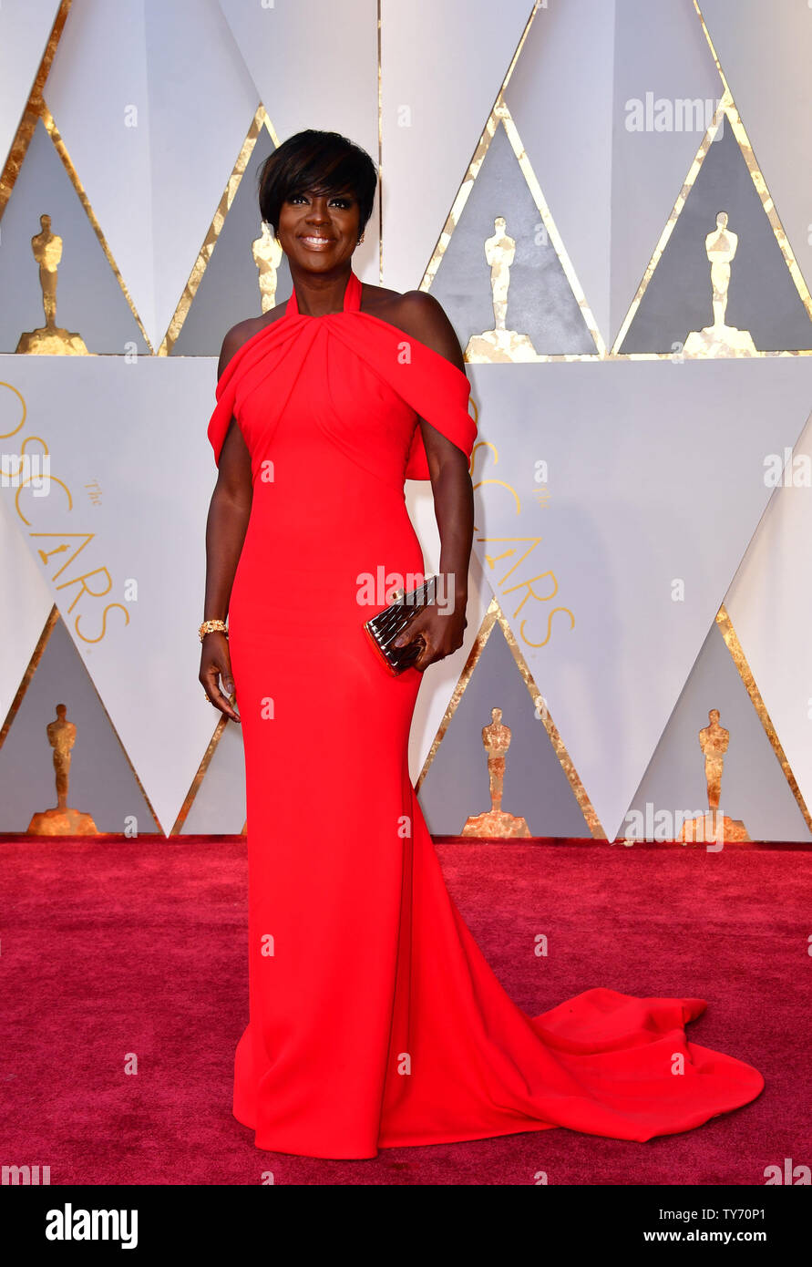 Viola Davis arrives on the red carpet for the 89th annual Academy ...