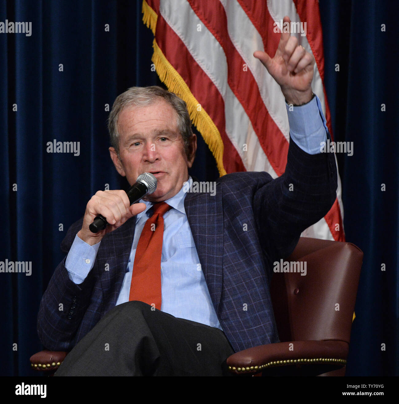 Former president George W. Bush discusses his new book, "Portraits of ...