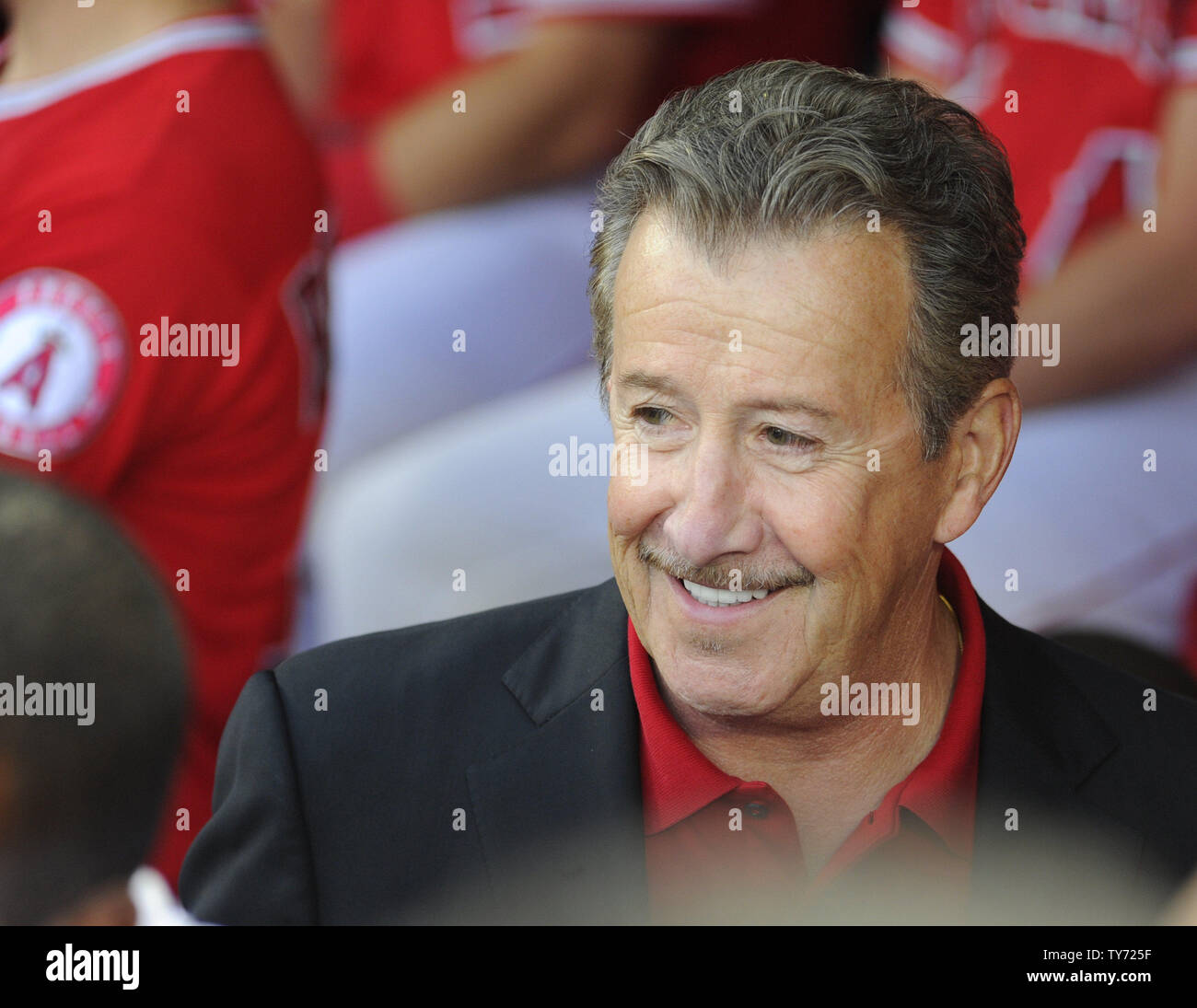 Los Angeles Angels' owner Artie Moreno greets the players before the ...