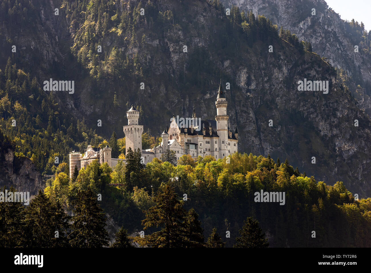 Neuschwanstein Castle (New Swanstone Castle - Schloss Neuschwanstein ...