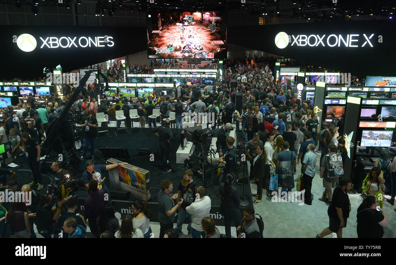 Xbox booth hi-res stock photography and images - Alamy