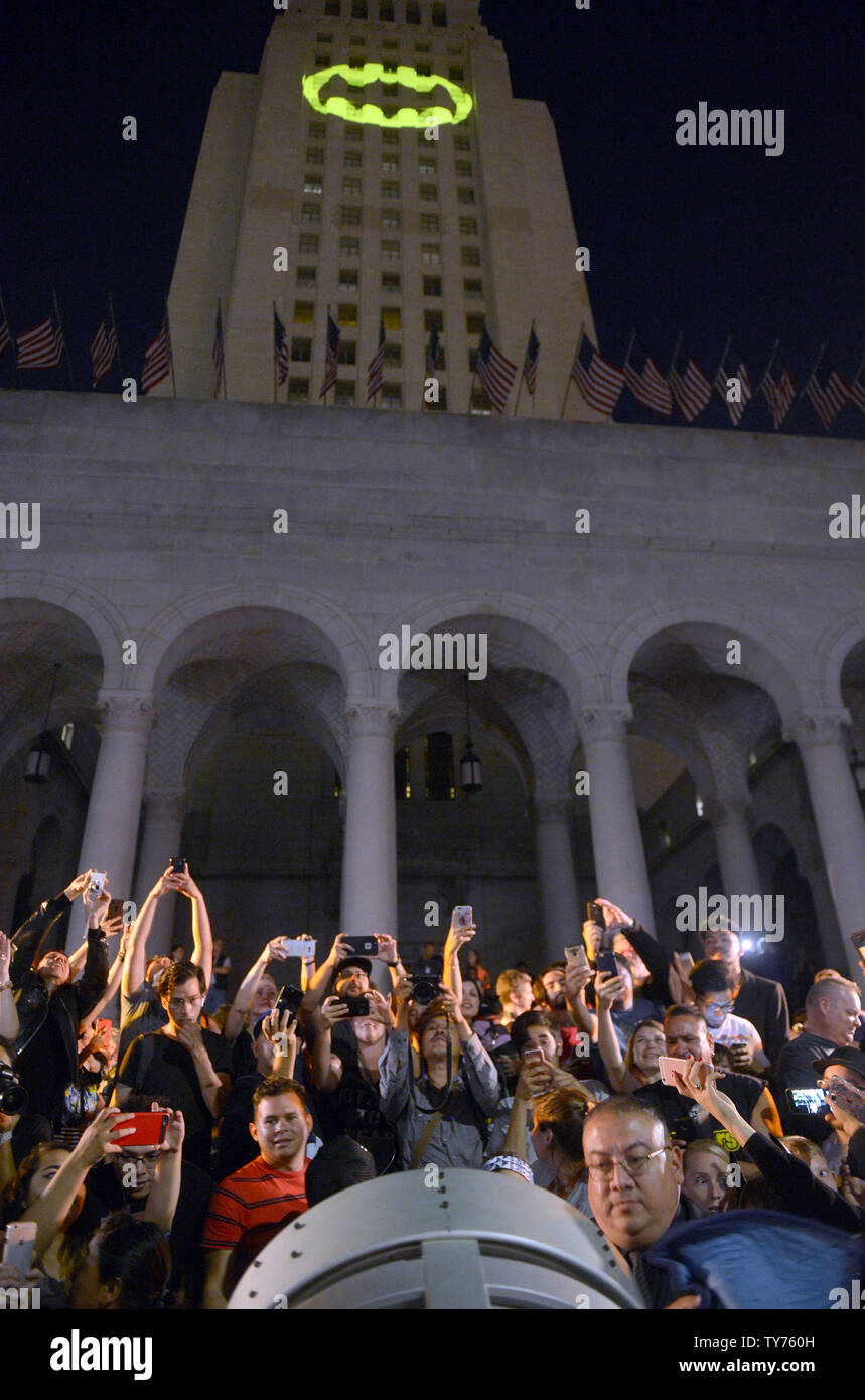 Bat signal hi-res stock photography and images - Alamy