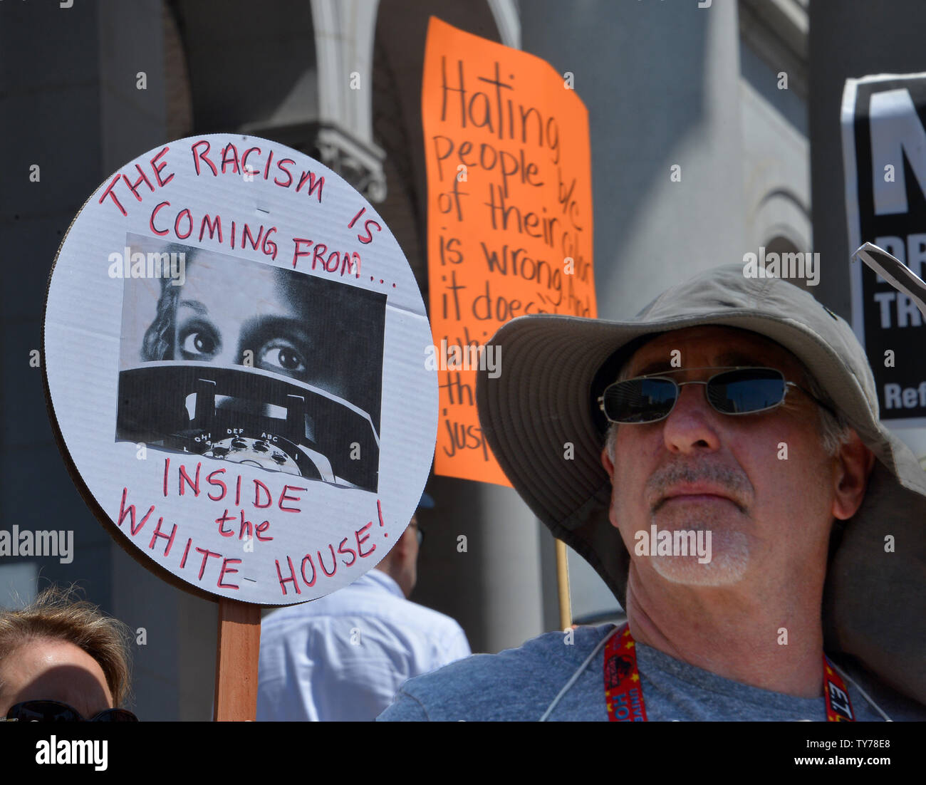 Demonstrators protest yesterday's Charlottesville, Virginia violence ...
