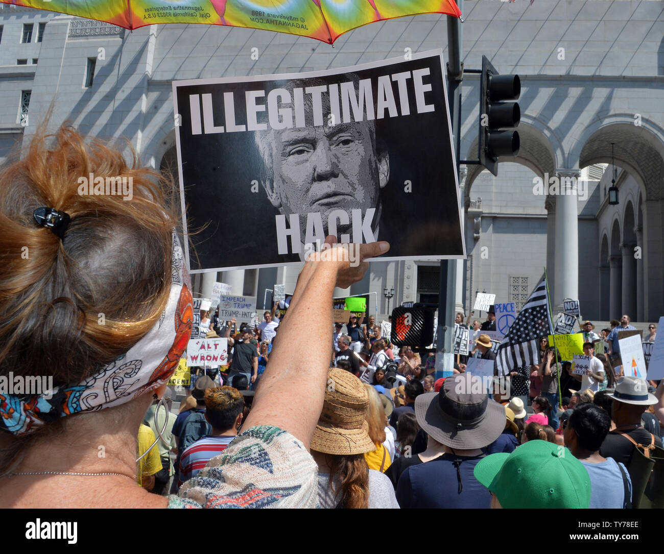 Demonstrators protest yesterday's Charlottesville, Virginia violence ...