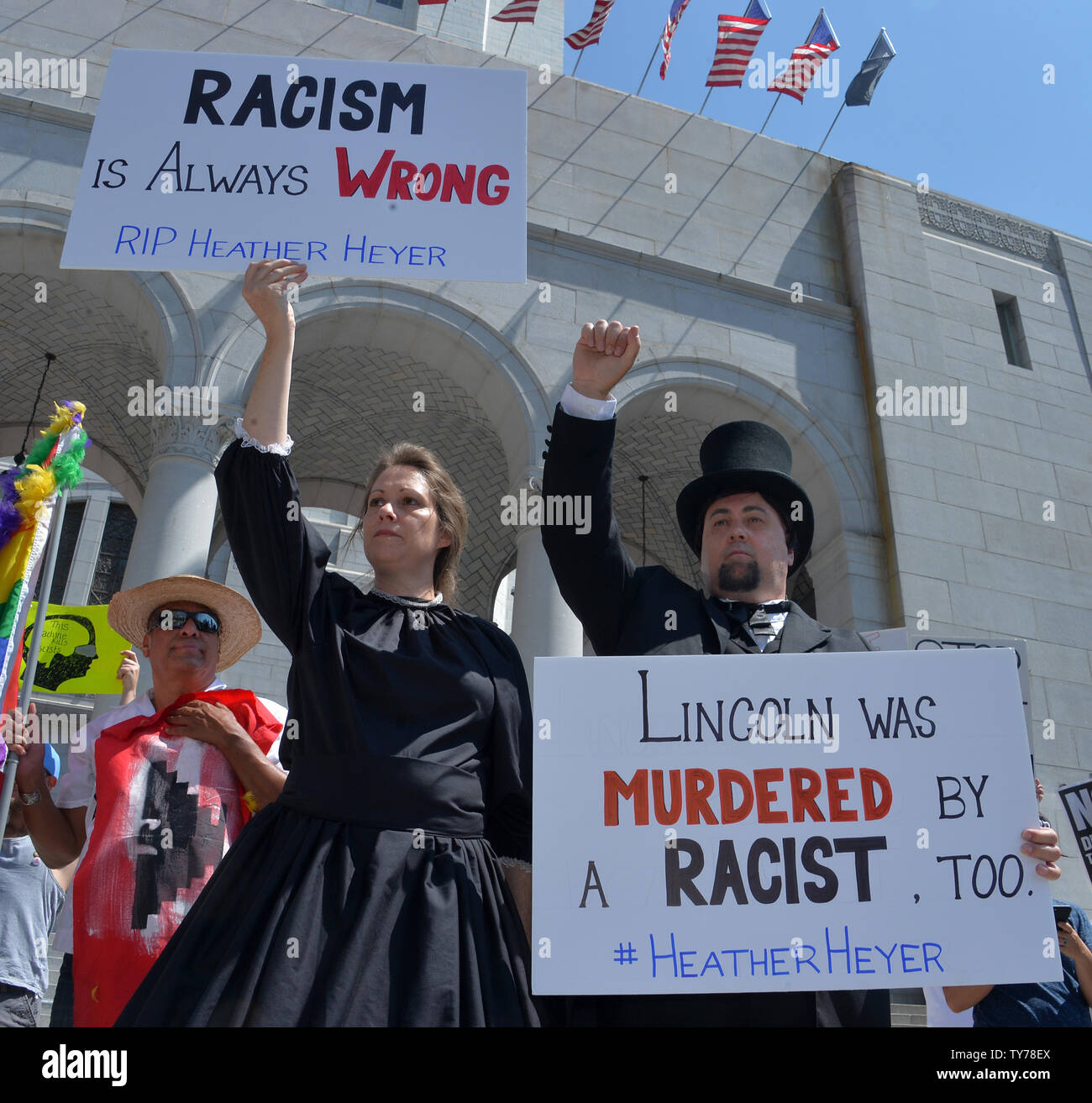 Demonstrators protest yesterday's Charlottesville, Virginia violence ...