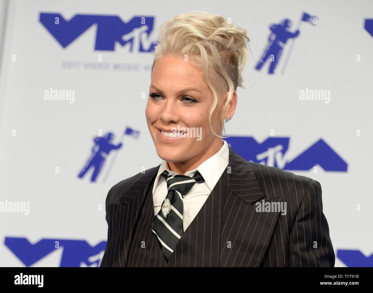 Pink arrives for the 34th annual MTV Video Music Awards at The Forum in ...
