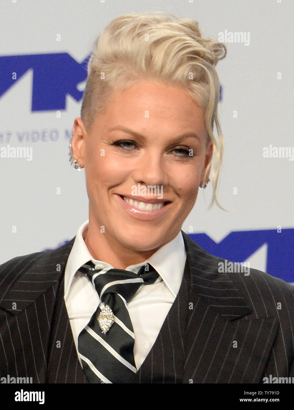 Pink arrives for the 34th annual MTV Video Music Awards at The Forum in ...
