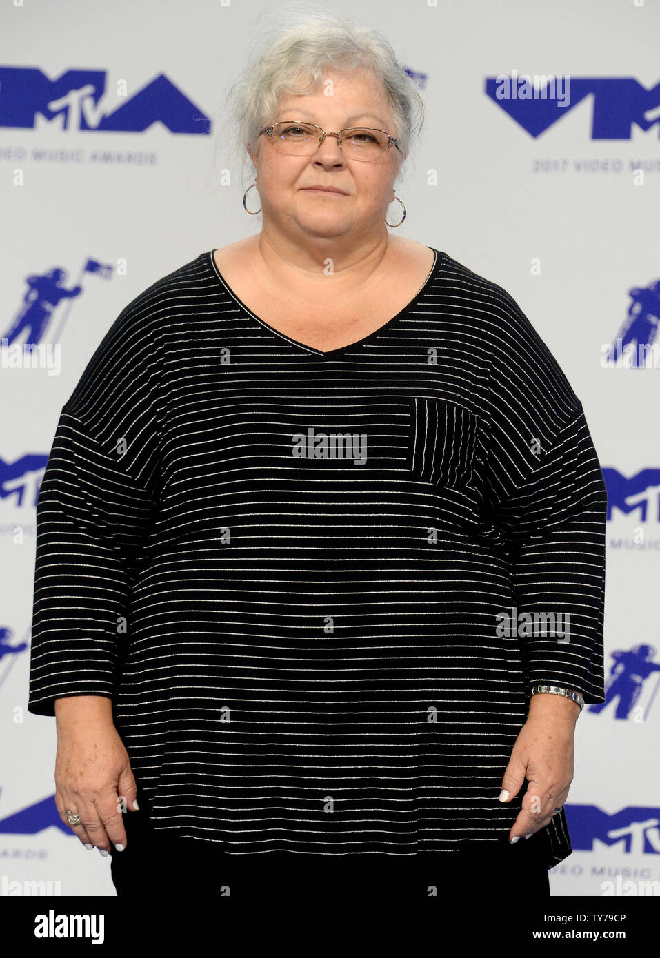 Susan Bro arrives for the 34th annual MTV Video Music Awards at The ...