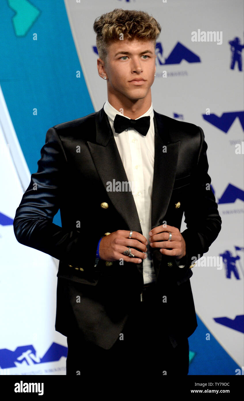 Nate Garner arrives for the 34th annual MTV Video Music Awards at The ...