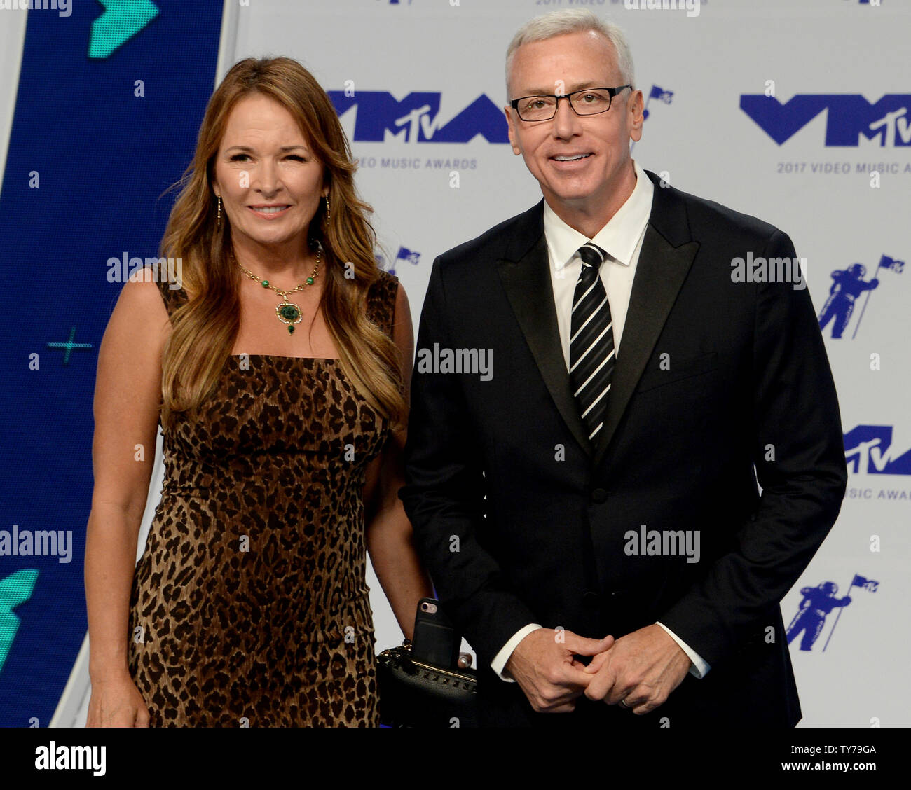 Susan Pinsky and Drew Pinsky arrive for the 34th annual MTV Video Music ...