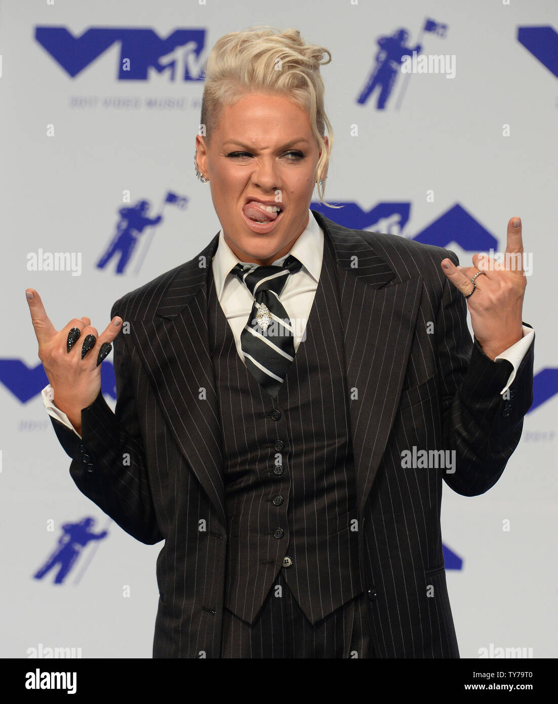 Pink arrives for the 34th annual MTV Video Music Awards at The Forum in ...