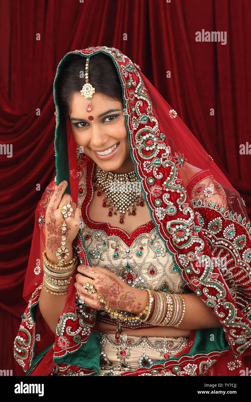 Portrait of an Indian bride Stock Photo - Alamy