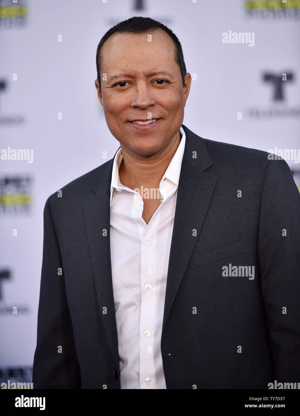 Actor Yancey Arias arrives for the Latin American Music Awards 2017 at ...