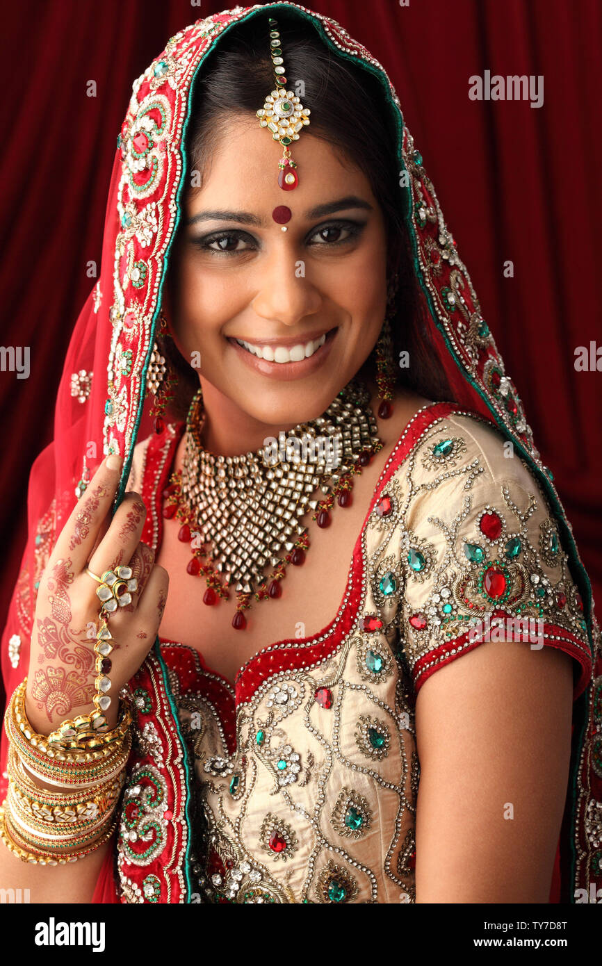 Portrait of an Indian bride Stock Photo - Alamy
