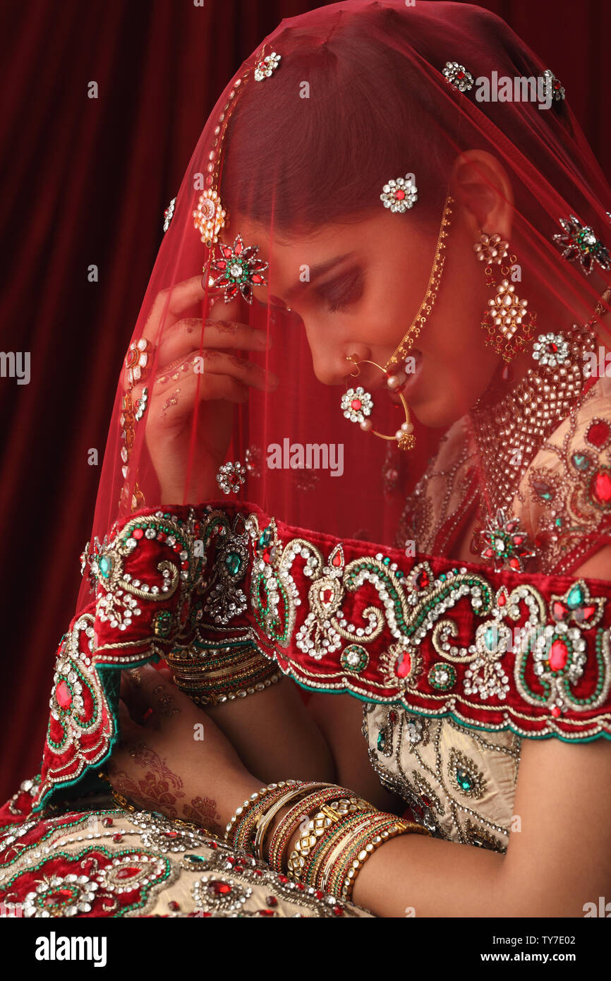 Ghunghat hi-res stock photography and images - Alamy