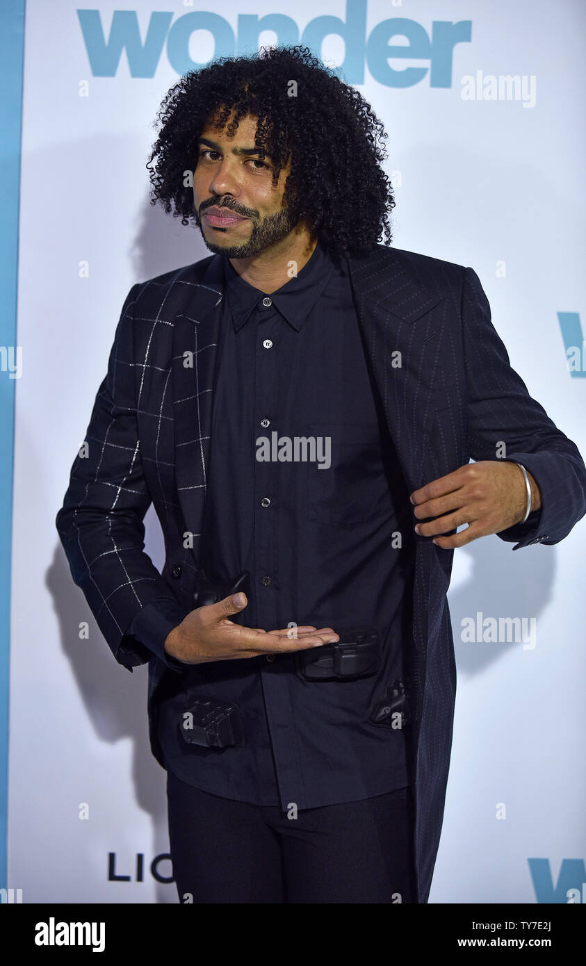 Daveed Diggs arrives for the premiere of 'Wonder' at the Regency ...