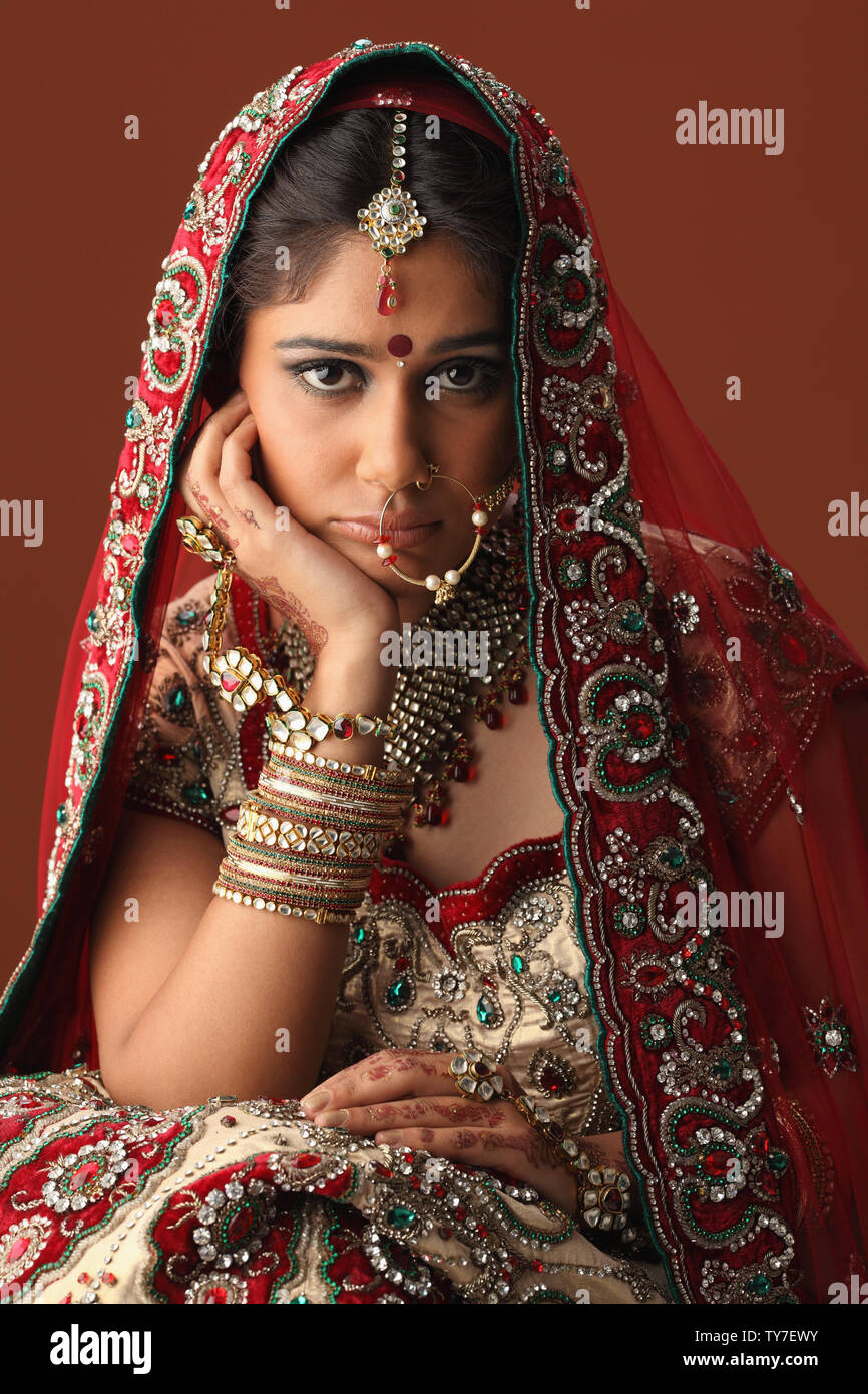 Portrait of an Indian bride Stock Photo - Alamy