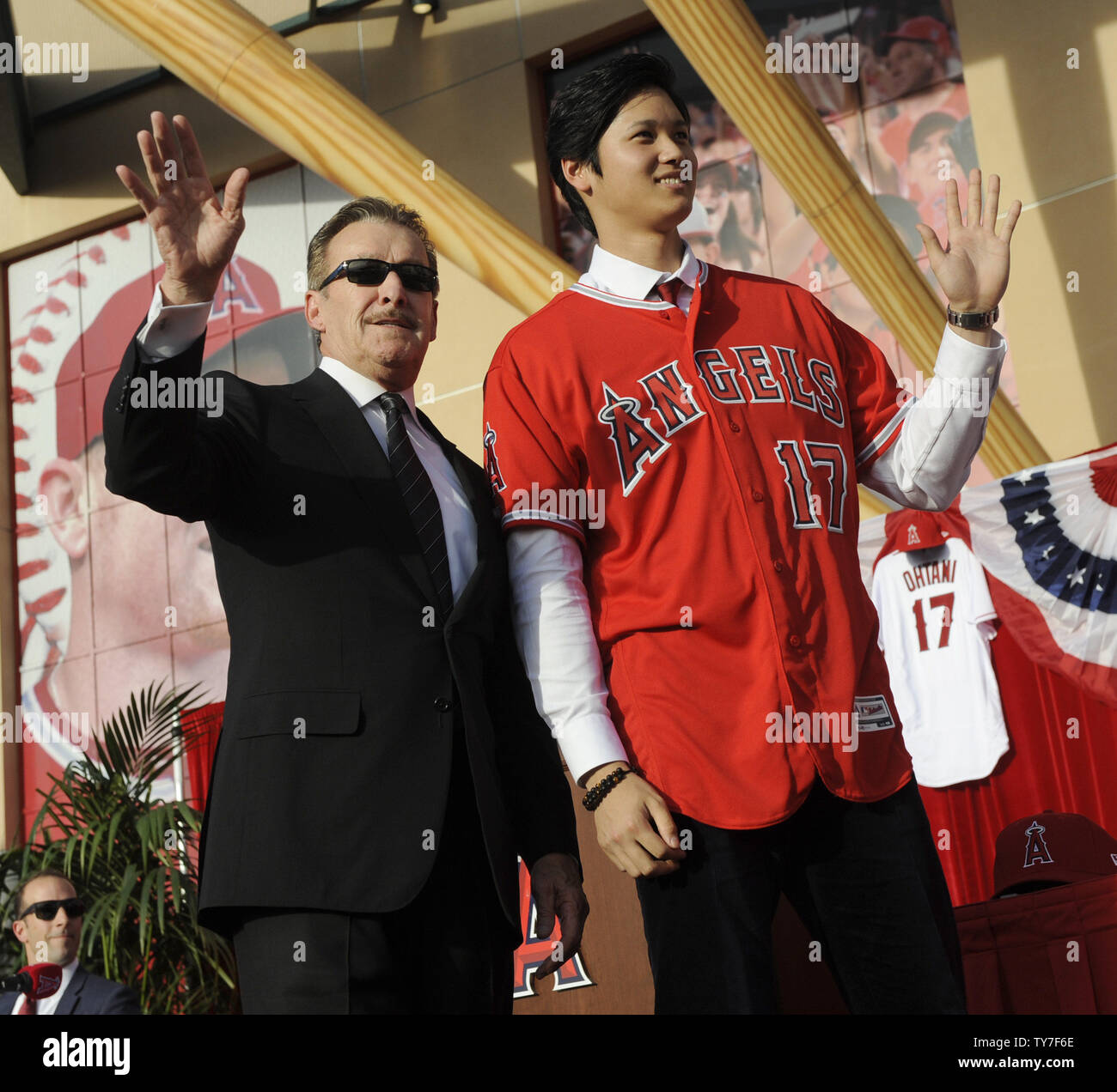 Los Angeles Angels owner Arte Moreno and his newest player, Shohei ...