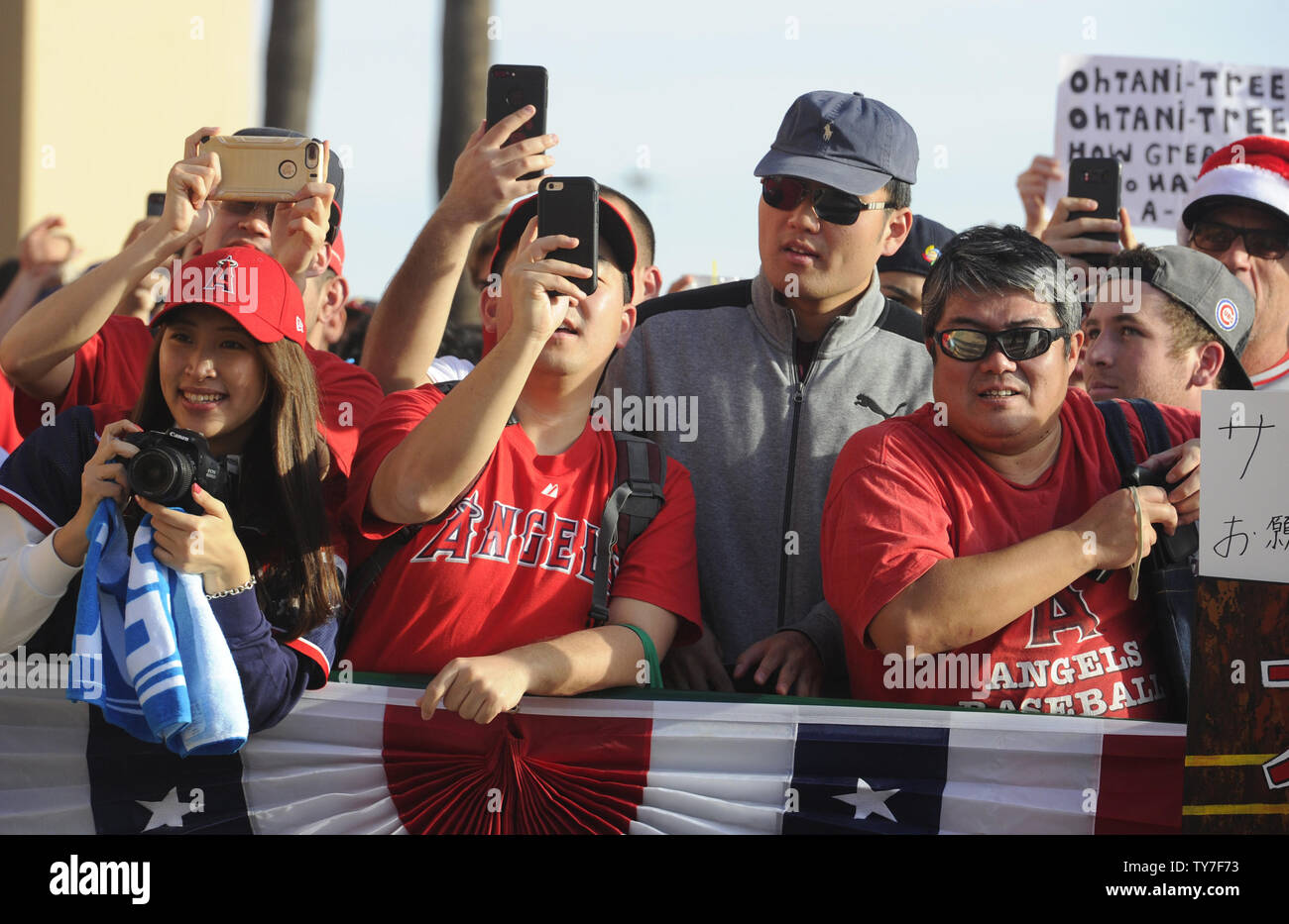 Shohei ohtani fans hi-res stock photography and images - Alamy