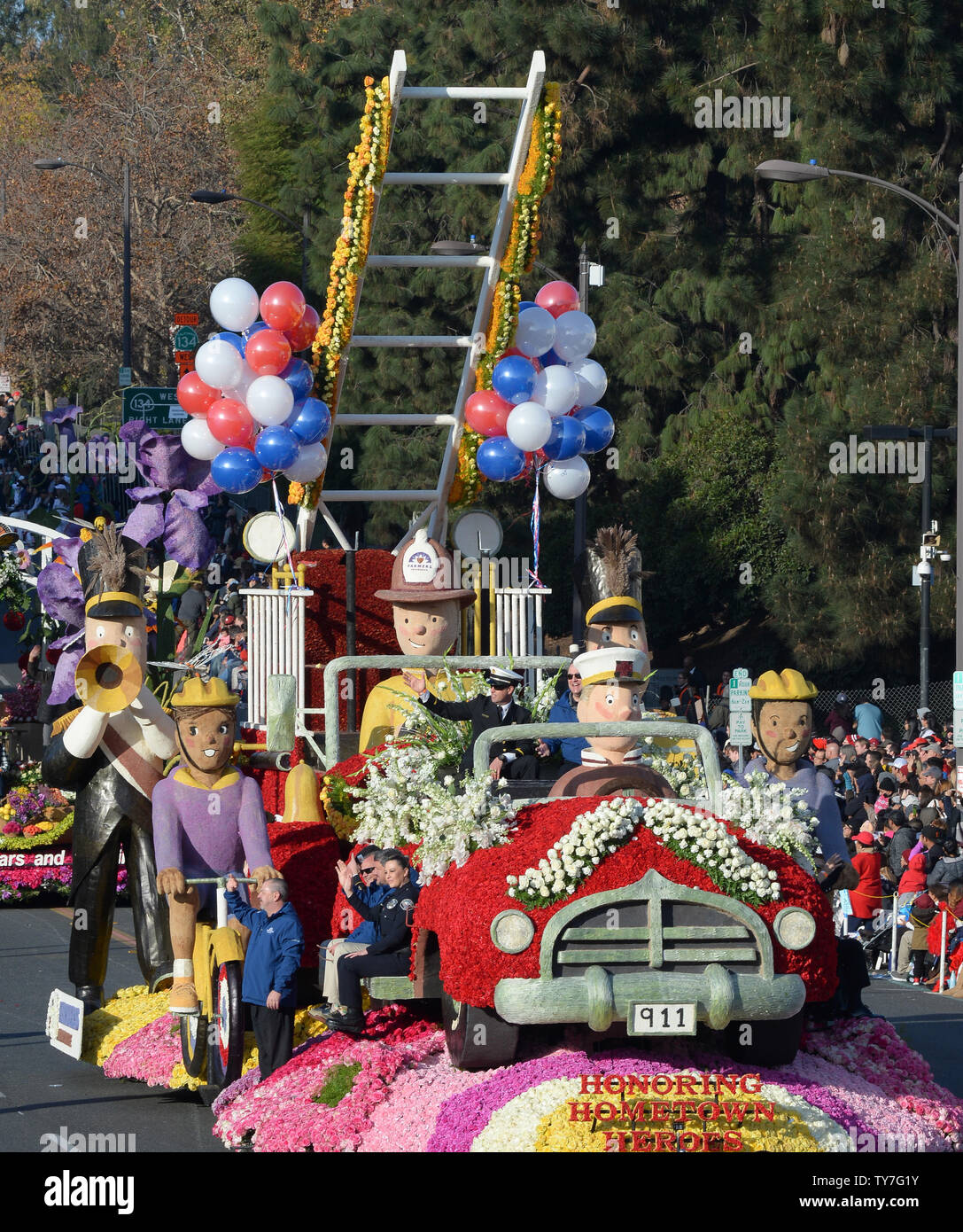 The Farmer's Insurance "Honoring Hometown Heroes" float, winner of the ...