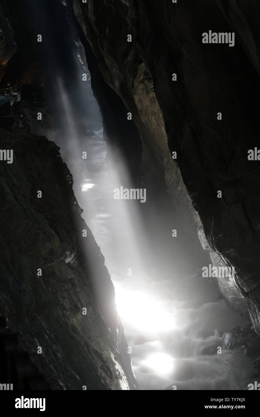 Deep narrow valley hi-res stock photography and images - Alamy