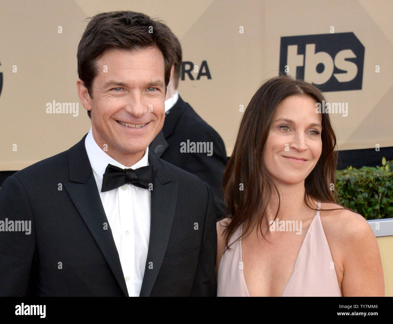 Jason Bateman and Amanda Anka arrive for the the 24th annual SAG Awards ...