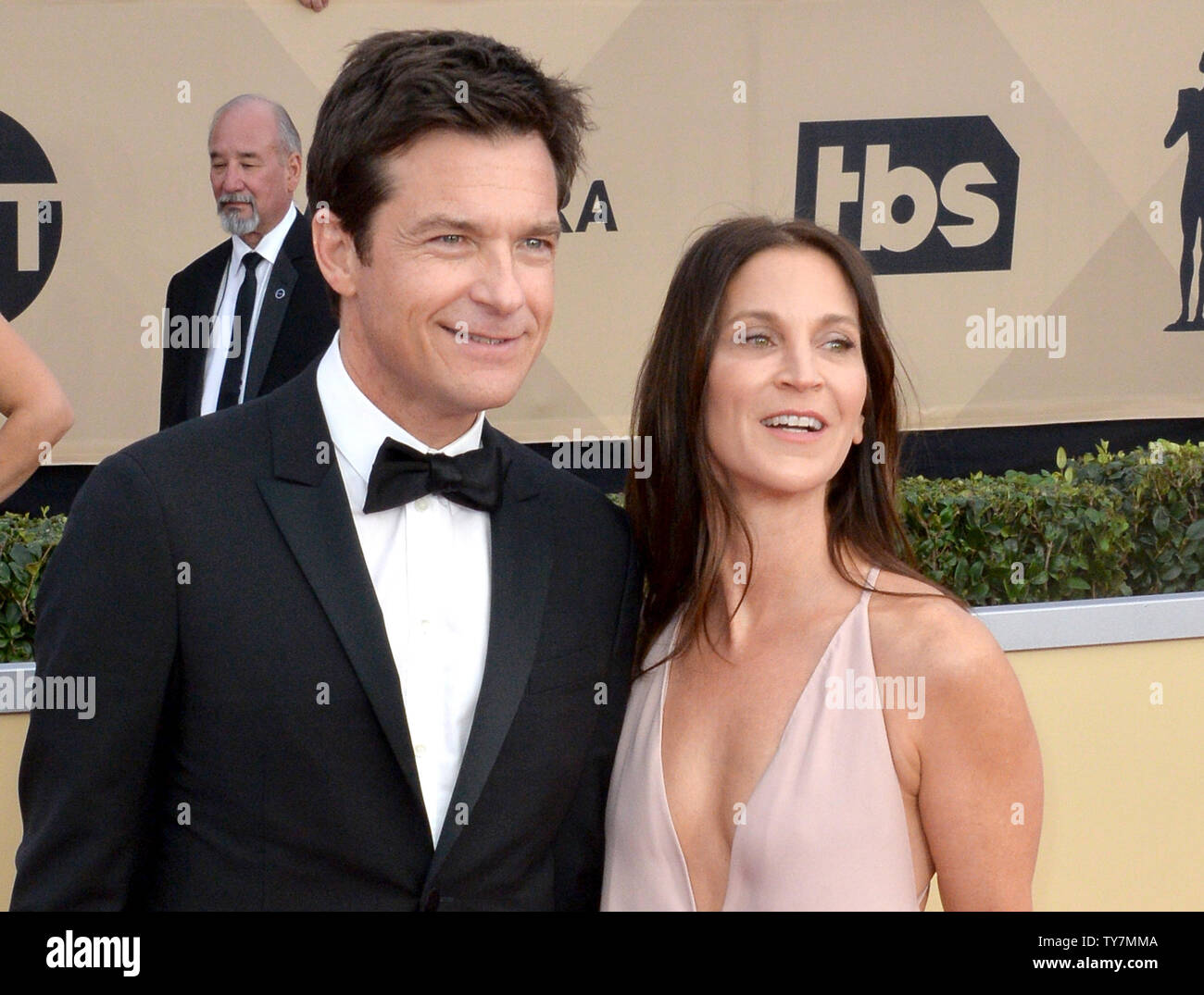 Jason Bateman and Amanda Anka arrive for the the 24th annual SAG Awards ...