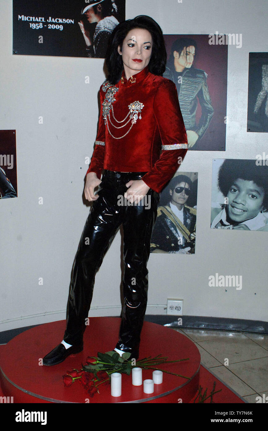 Michael jacksons body hi-res stock photography and images - Alamy