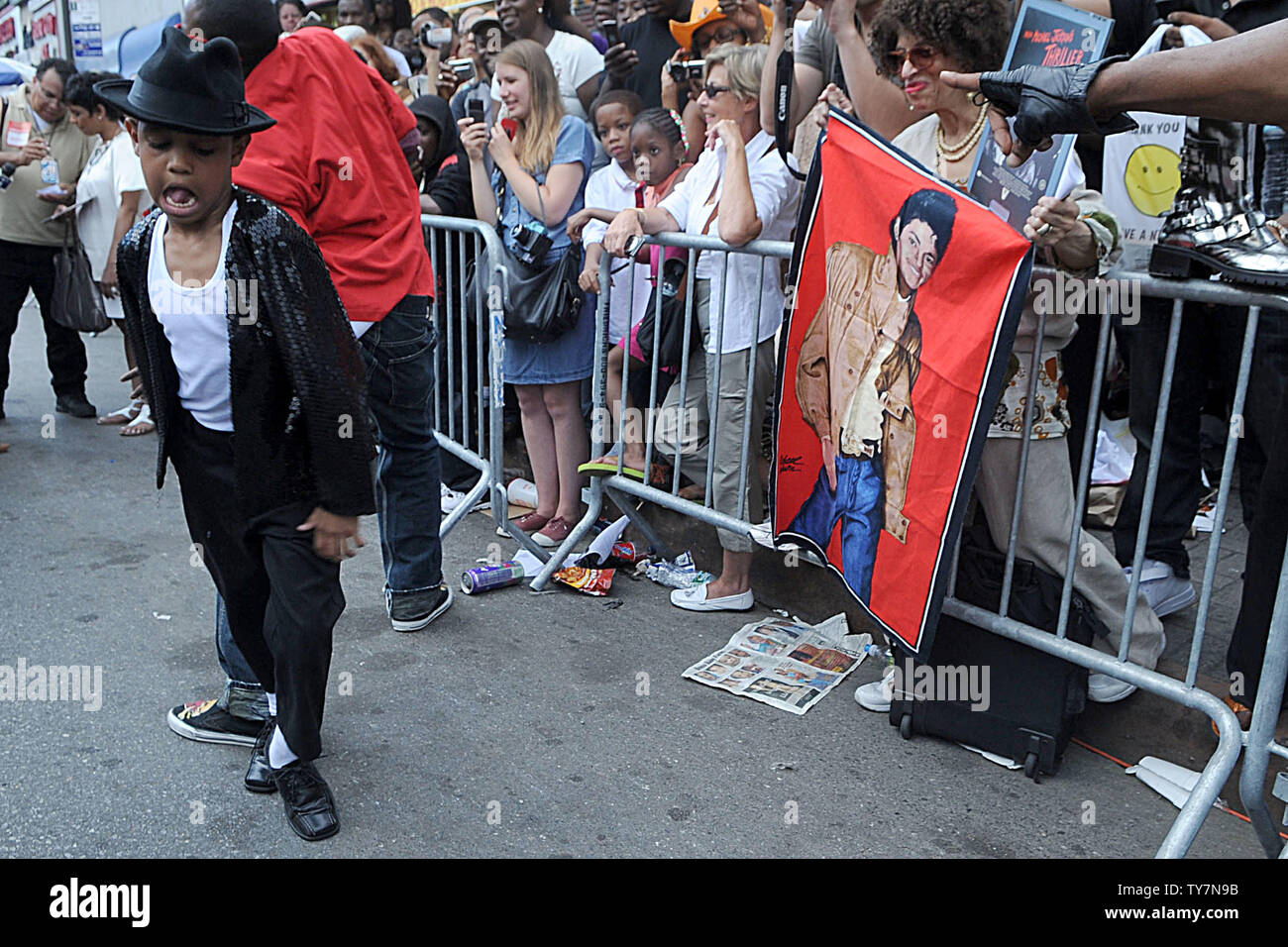 Michael jacksons body hi-res stock photography and images - Alamy