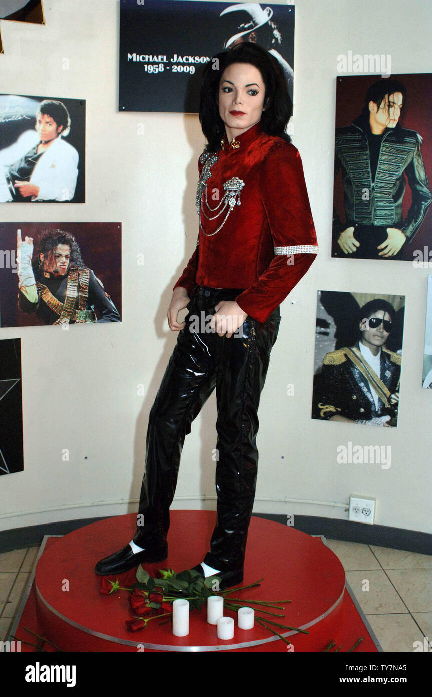 Michael jacksons body hi-res stock photography and images - Alamy