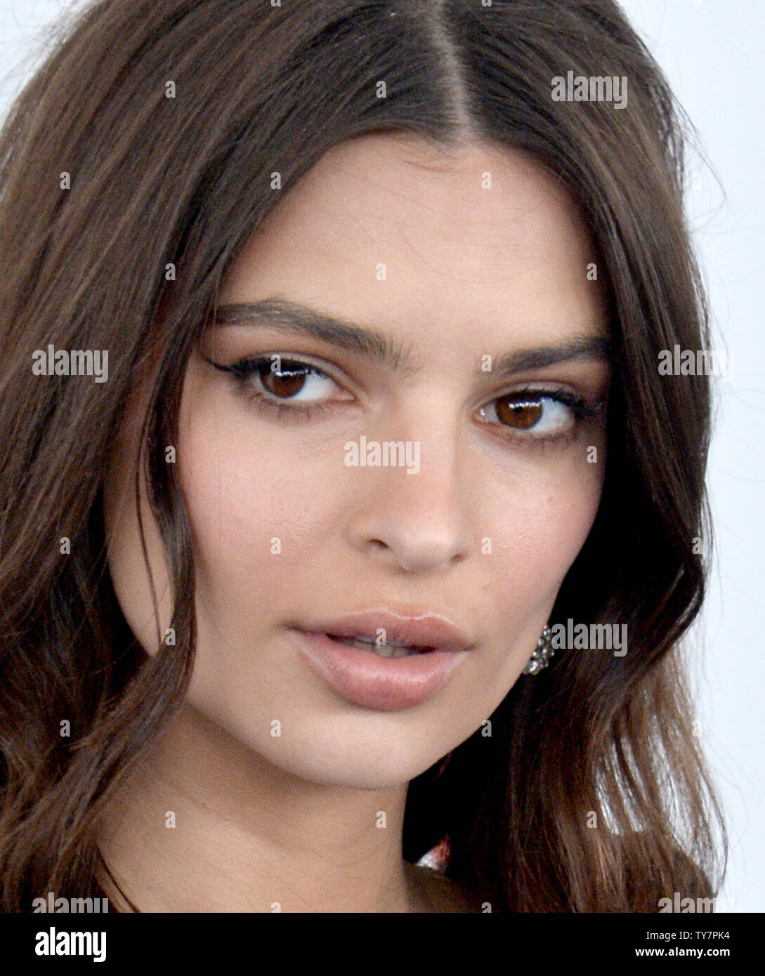 Actor Emily Ratajkowski attends the 33rd annual Film Independent Spirit ...
