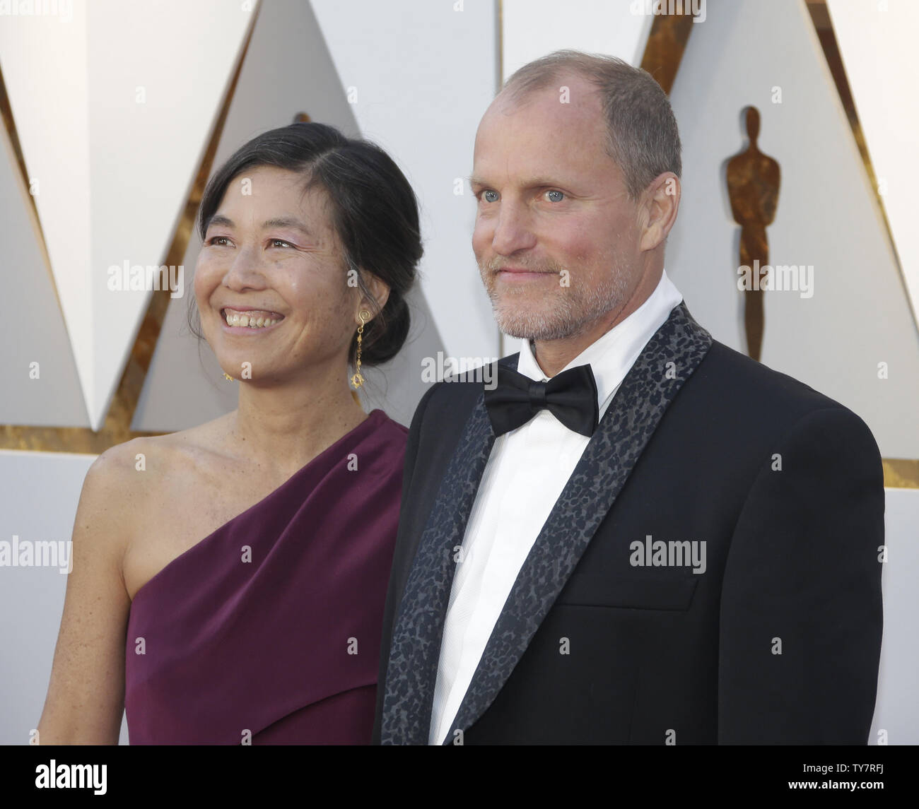 Laura Louie and Woody Harrelson arrive on the red carpet for the 90th ...