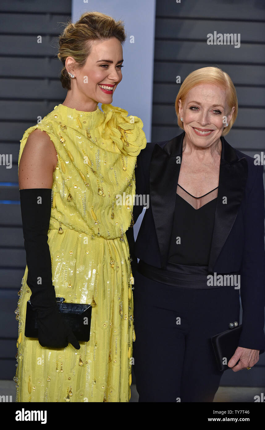 Sarah Paulson (L) and Holland Taylor arrive for the Vanity Fair Oscar ...
