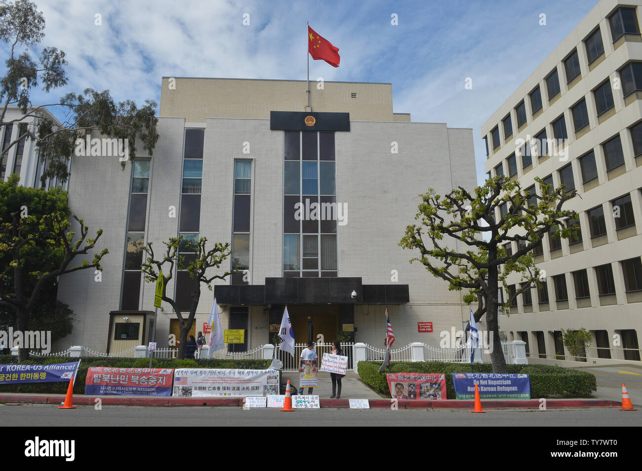 ***Image for Elizabeth Shim to go with Chinese consulate rally in L.A ...