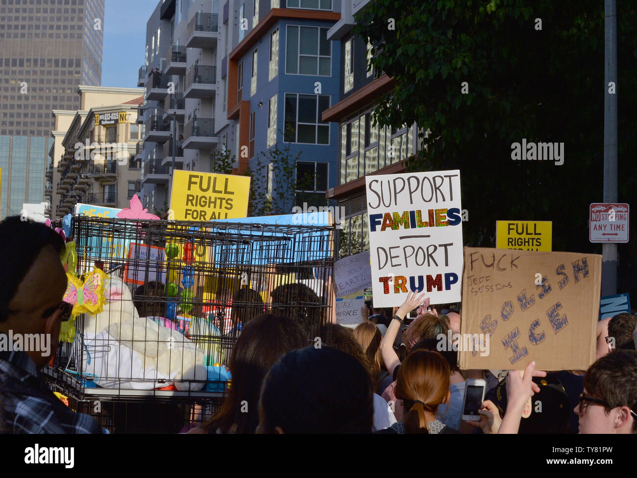 Los angeles metropolitan detention center hi-res stock photography and ...