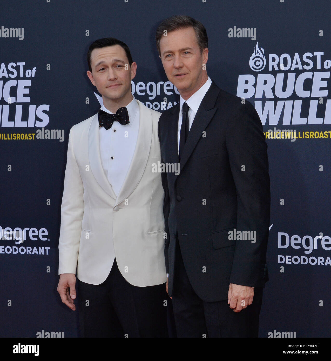 Actor Joseph Gordon-Levitt (L) and Edward Norton arrive for Comedy ...