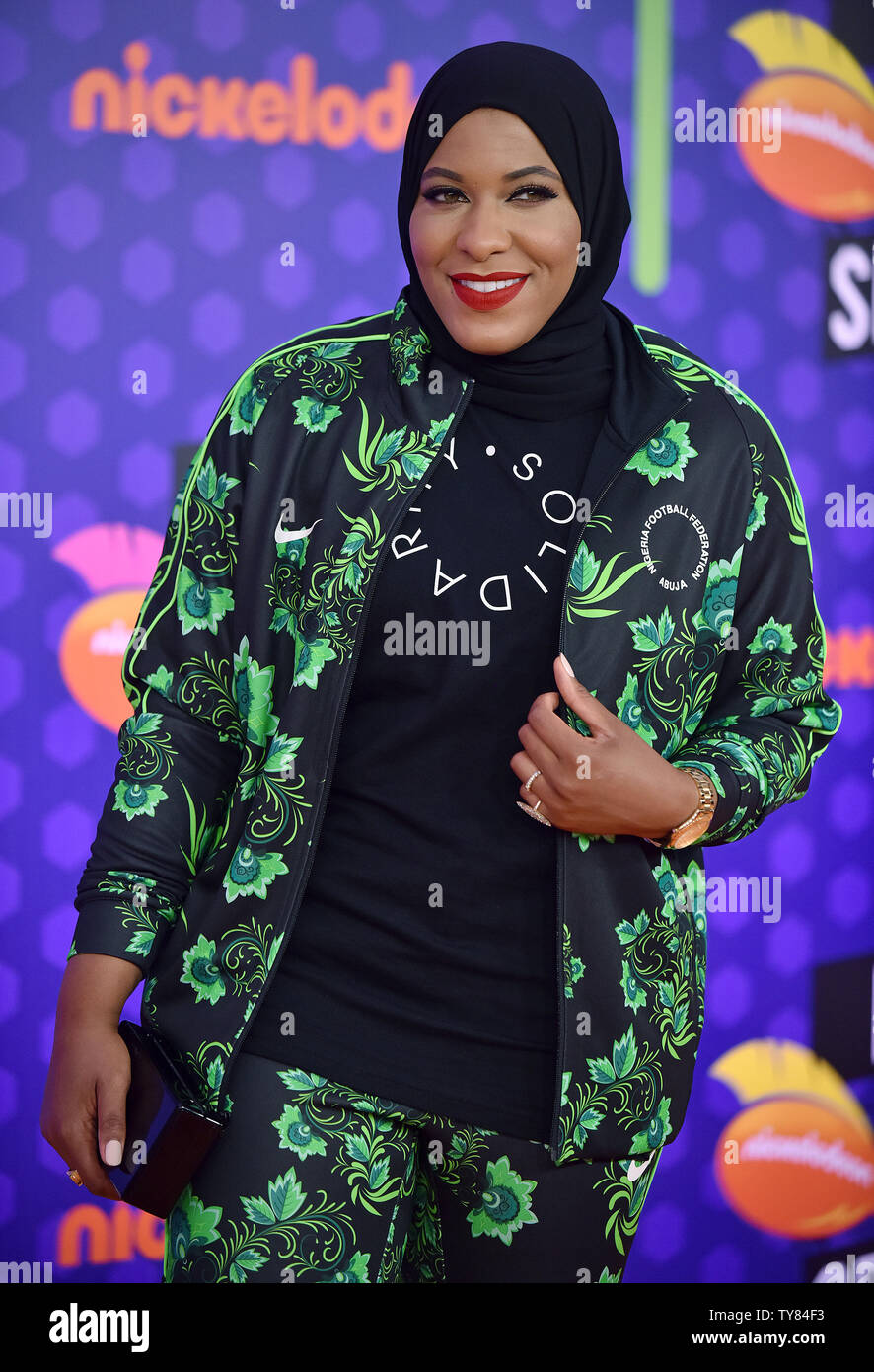 Pro fencer Ibtihaj Muhammad attends Nickelodeon's KIds' Choice Sports ...