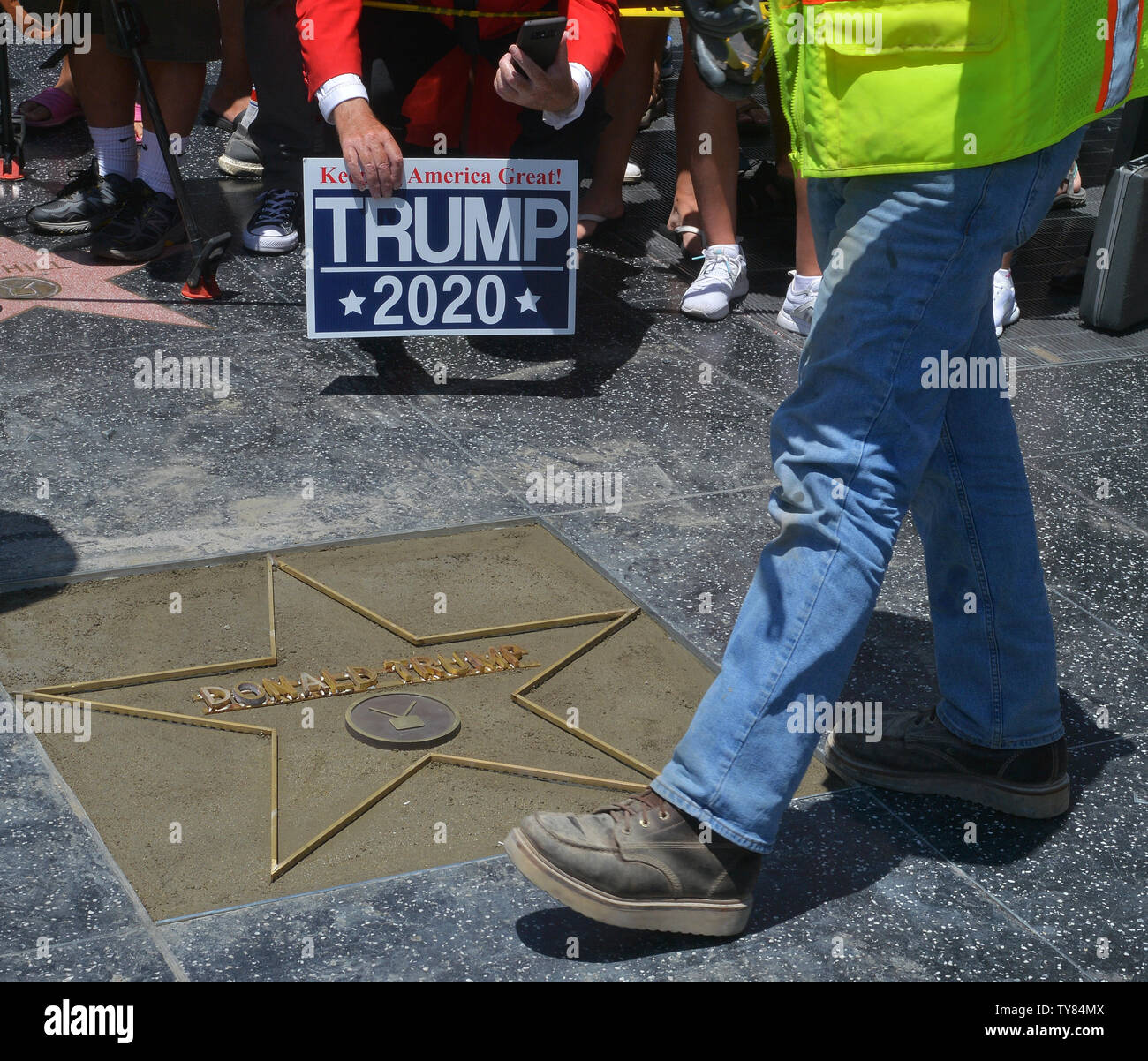 Workers replace Donald Trump's star on the Hollywood Walk of Fame after ...