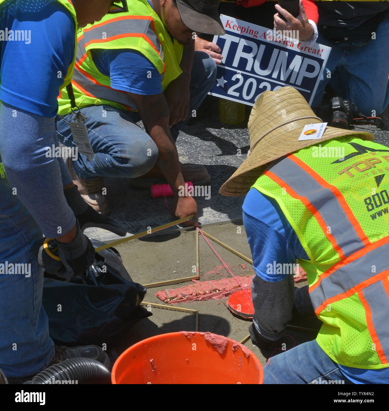 Workers replace Donald Trump's star on the Hollywood Walk of Fame after ...