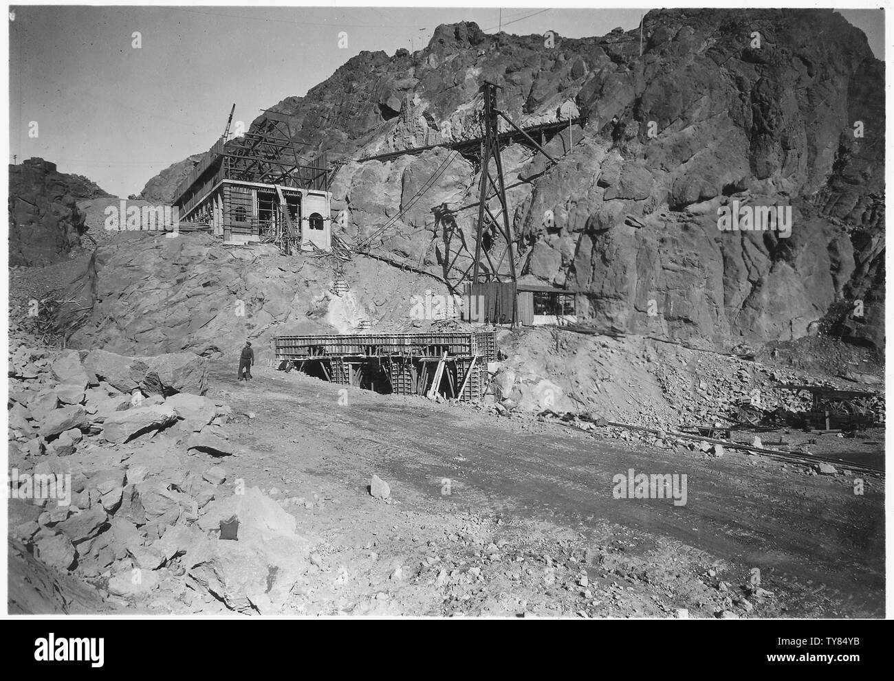 Aggregate bins hi-res stock photography and images - Alamy