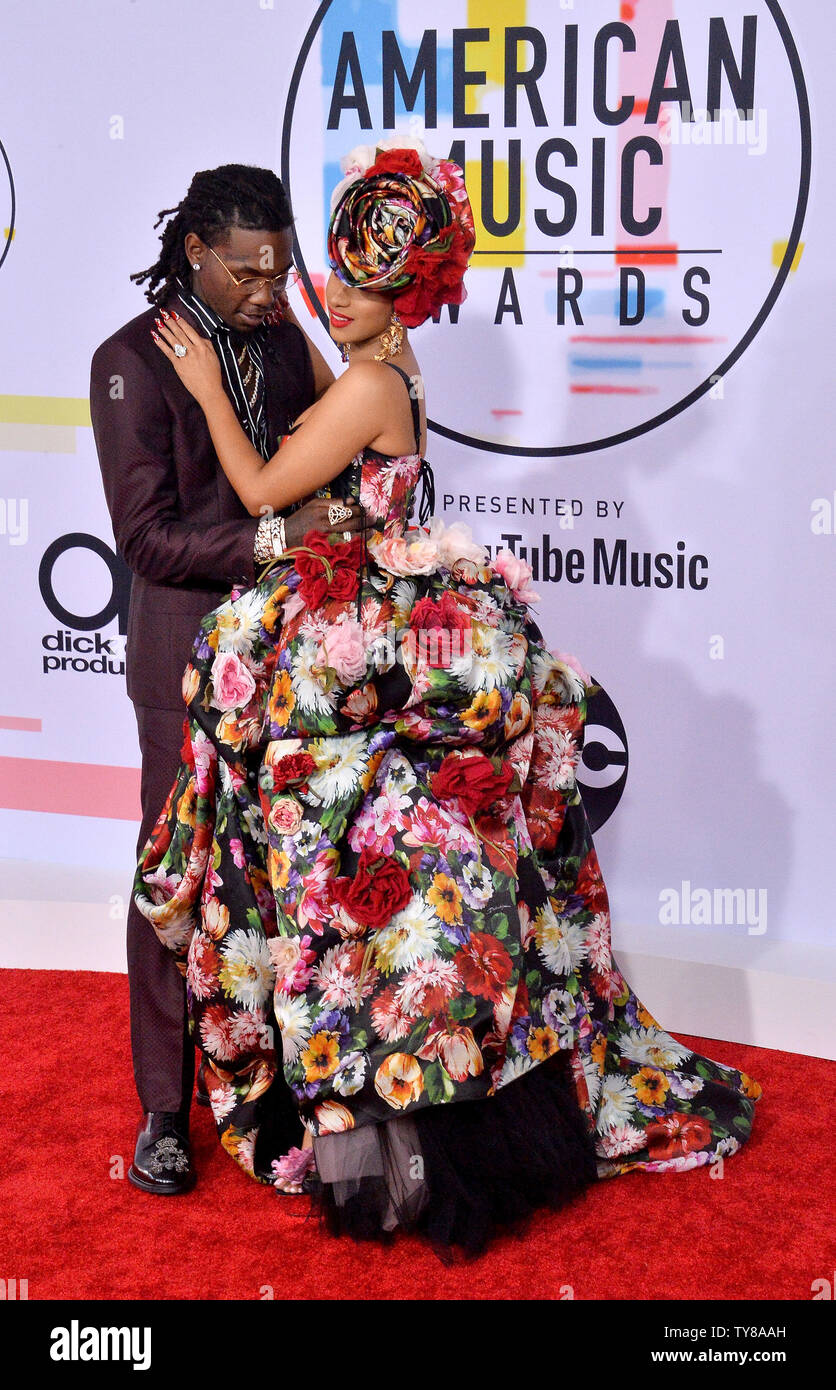Singers Offset (L) and Cardi B arrive for the 46th annual American ...