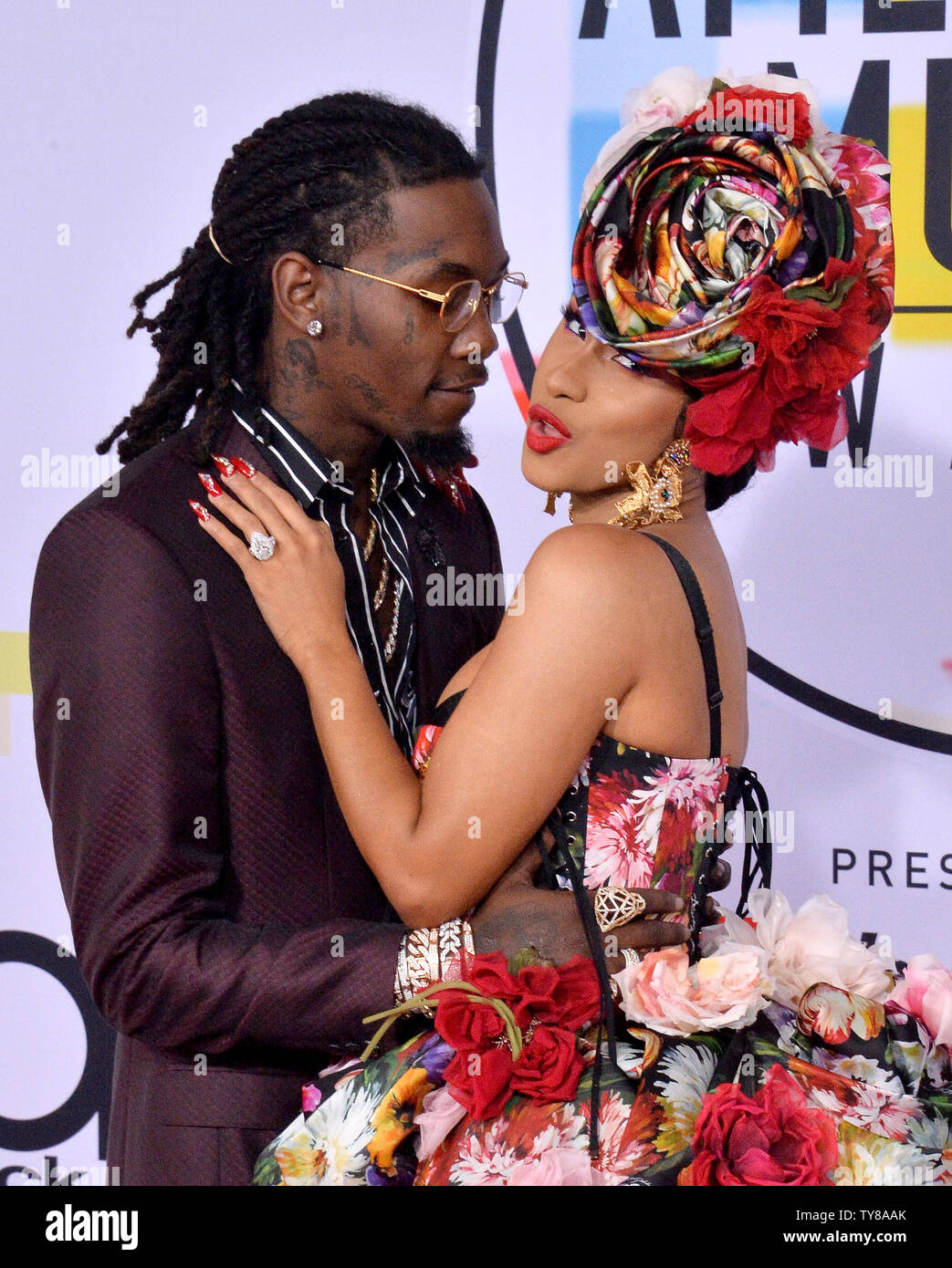 Singers Offset (L) and Cardi B arrive for the 46th annual American ...