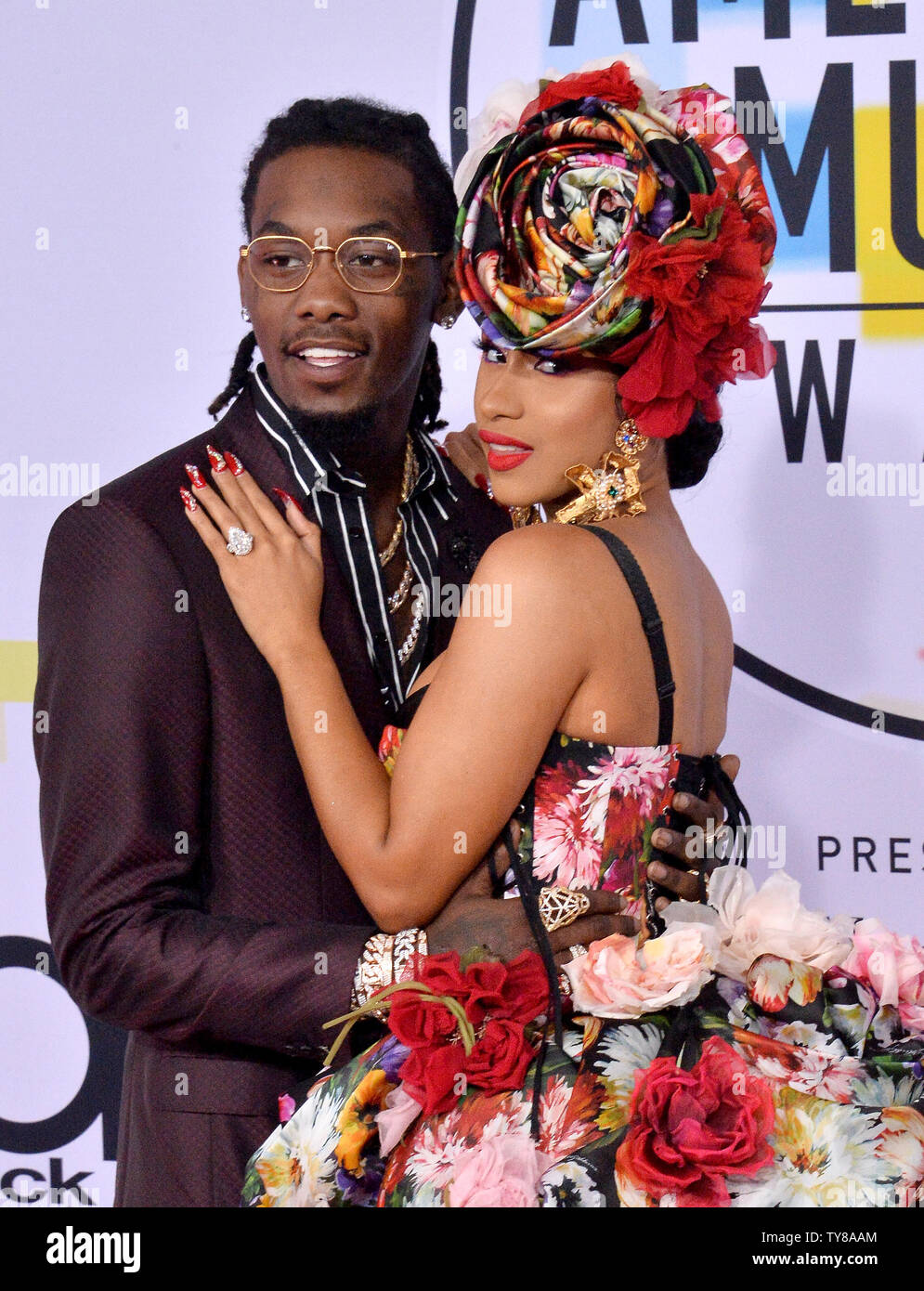 Singers Offset (L) and Cardi B arrive for the 46th annual American ...