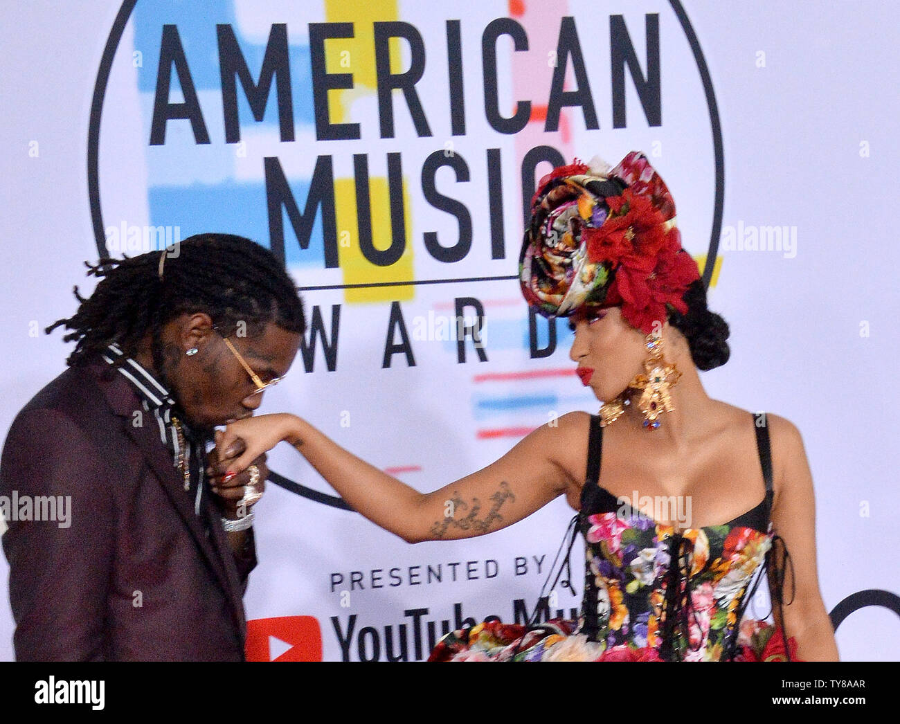 Singers Offset (L) and Cardi B arrive for the 46th annual American ...