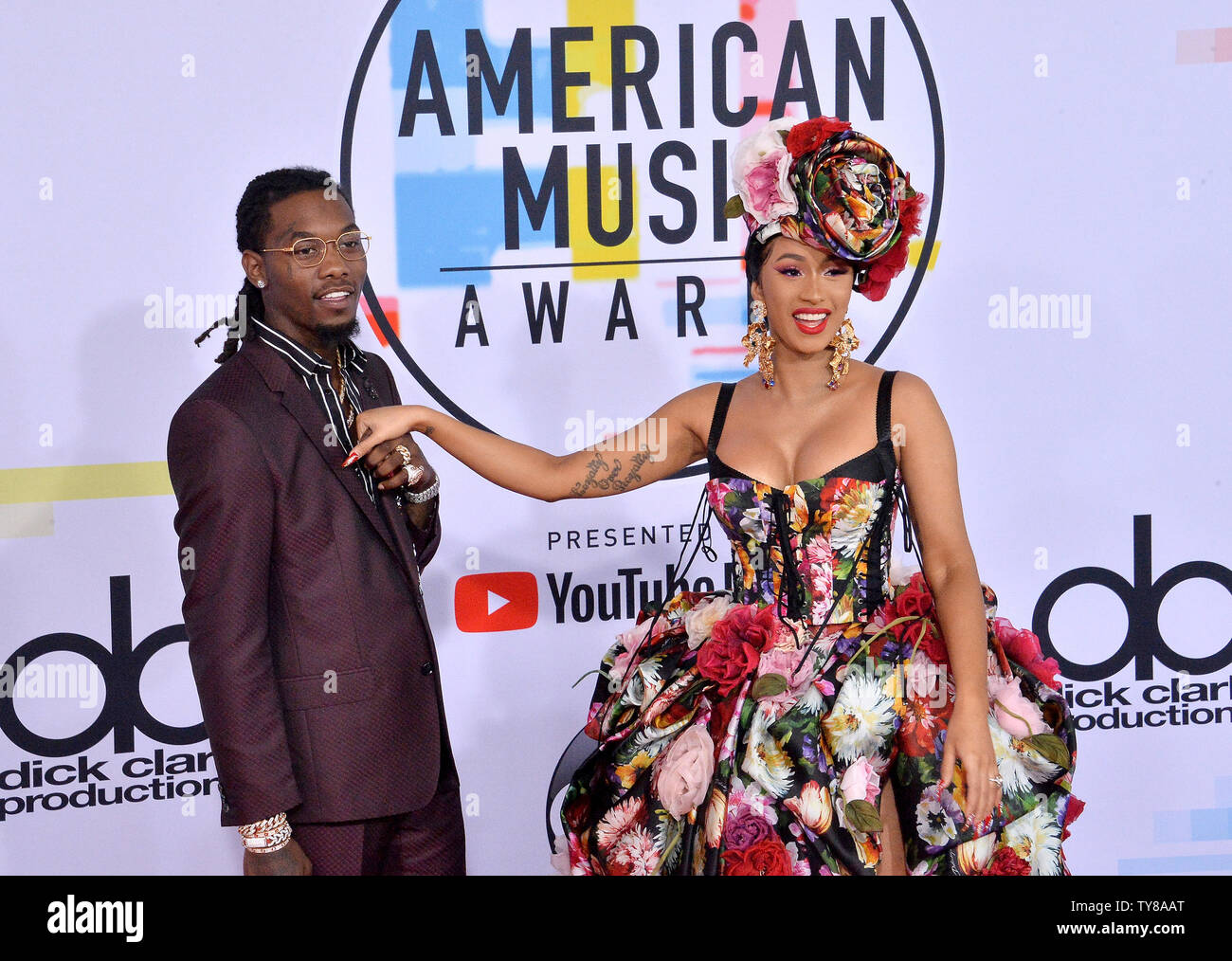 Singers Offset (L) and Cardi B arrive for the 46th annual American ...