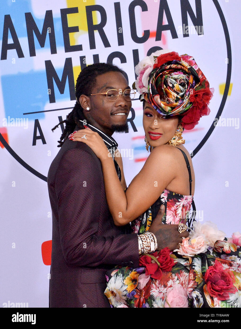 Singers Offset (L) and Cardi B arrive for the 46th annual American ...