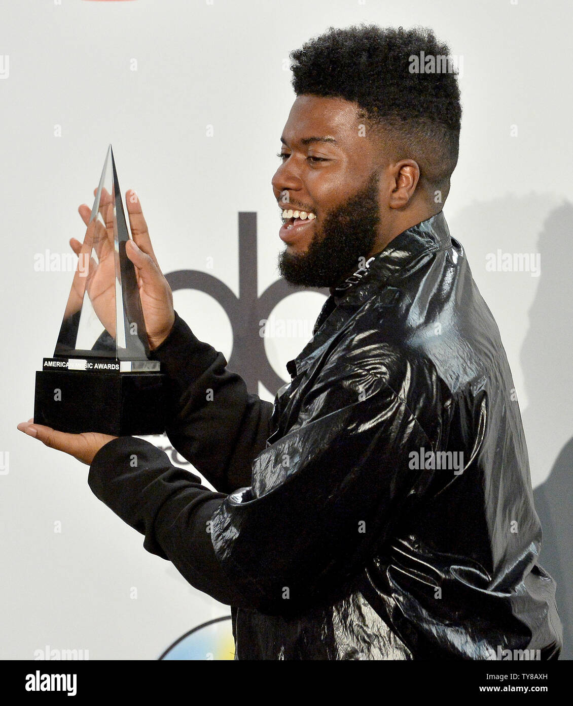 Singer Khalid appears backstage with his award for Favorite Male Artist ...