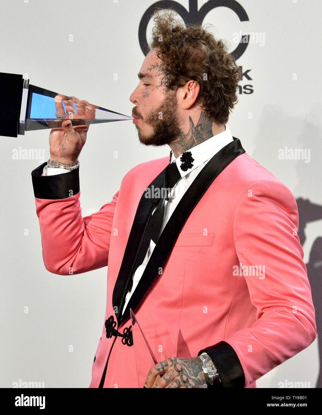 Rapper Post Malone appears backstage with his award for Favorite Male ...