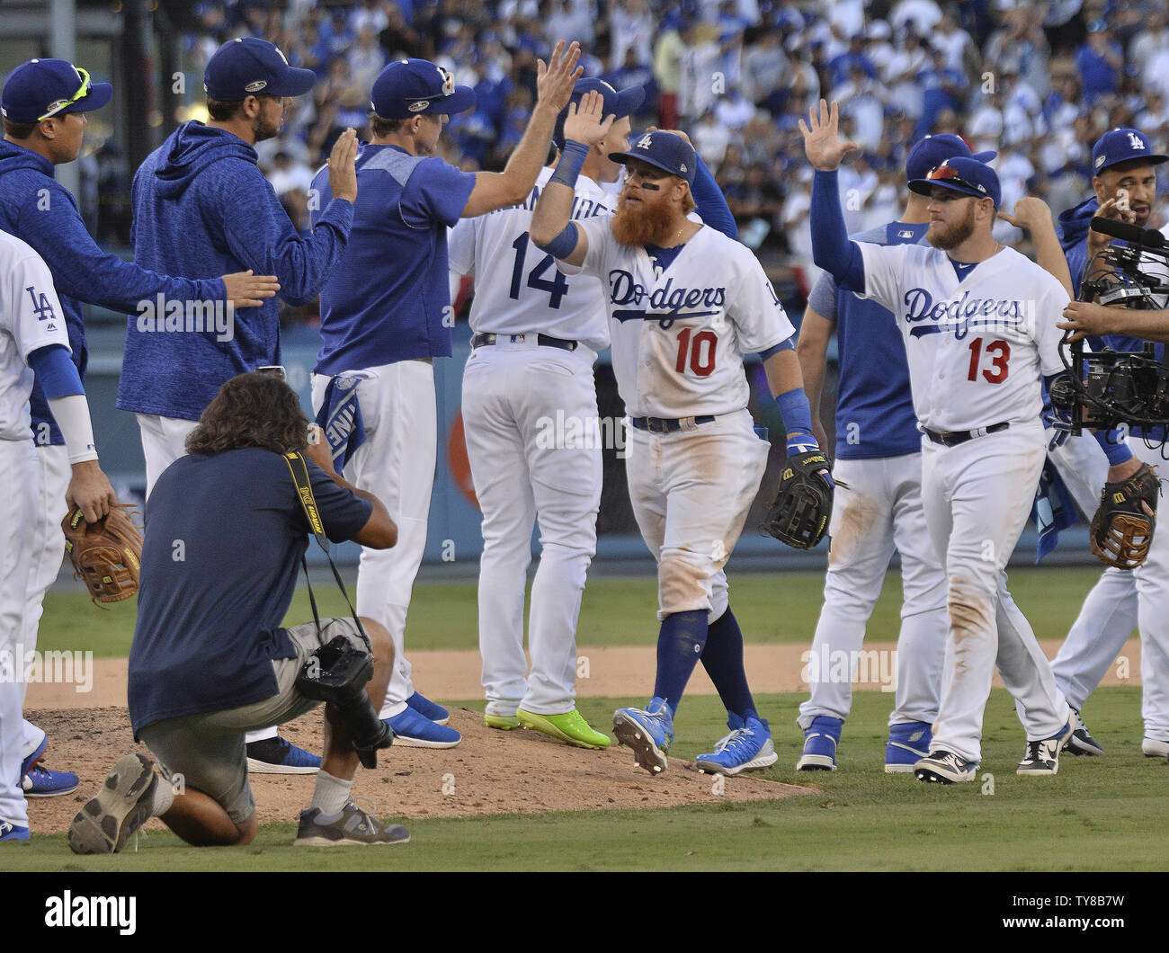 Los Angeles Dodgers third baseman Justin Turner (10) celebrates with ...